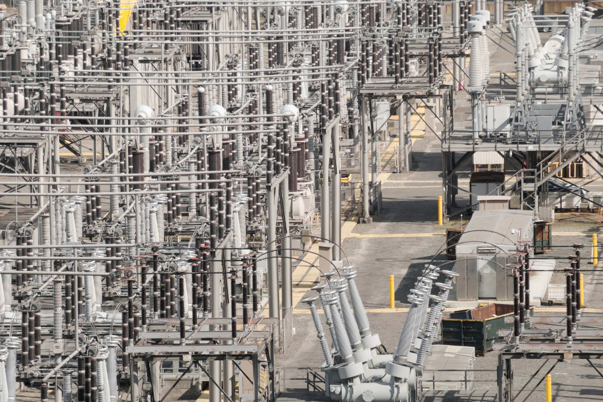 Stay Connected: Solar Inverter's Grid Synchronization