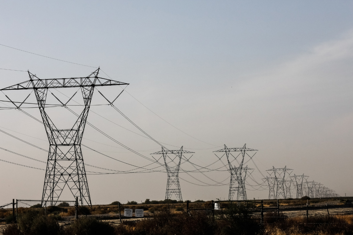 Stay Connected: Solar Inverter's Grid Synchronization